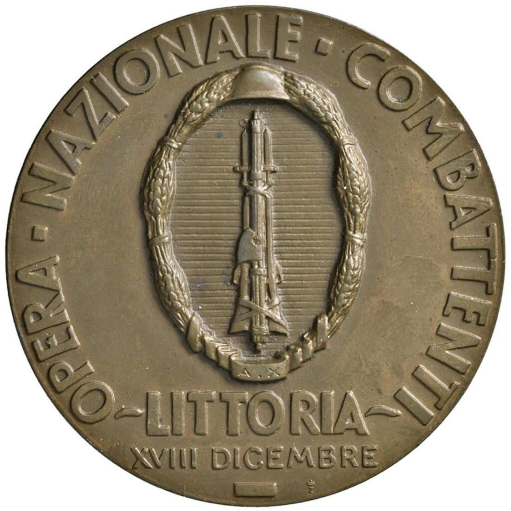 Mussolini medal - Foundation for the History of Totalitarianism